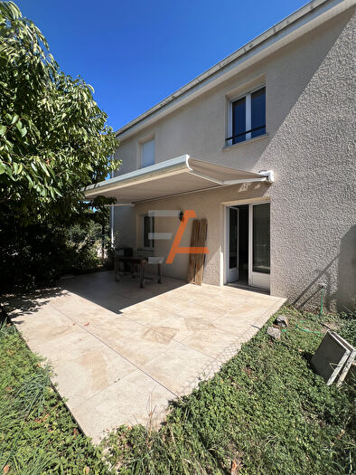 Maison 5 pièces à Le Chambon-Feugerolles, Centre-ville, Gare, à vendre