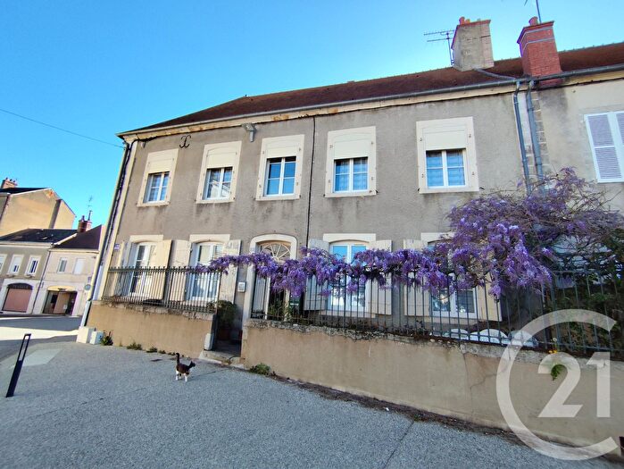 Maison 8 pièces à Châteaumeillant, à vendre
