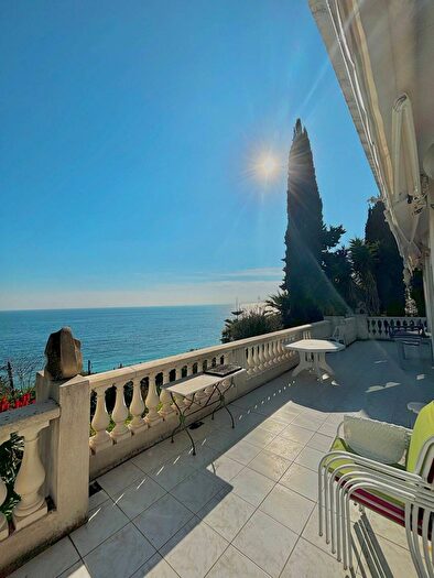 Maison à louer - Cabbe-Saint Roman, Roquebrune-Cap-Martin - 5 pièces - 3 chambres