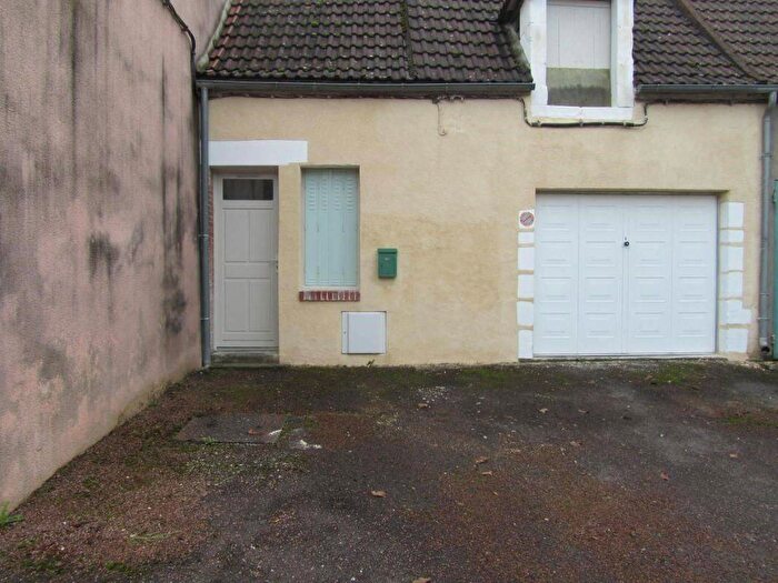 Maison 4 pièces à Centre Ville, Cosne-Cours-sur-Loire, à louer