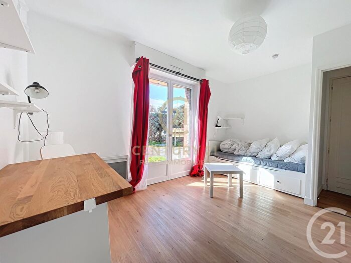 Appartement à louer - Quartiers Sud-Est, Cimetière de lEst - 1 pièce