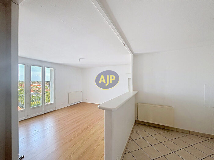 Rochefort, Faubourg Nord, Stade Philaudrie : Appartement 3 pièces à louer