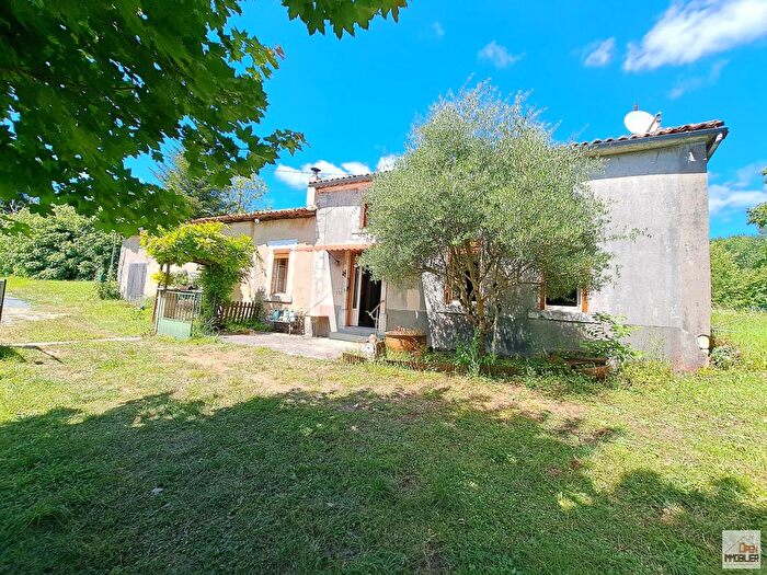 Condéon - Maison 4 pièces à vendre