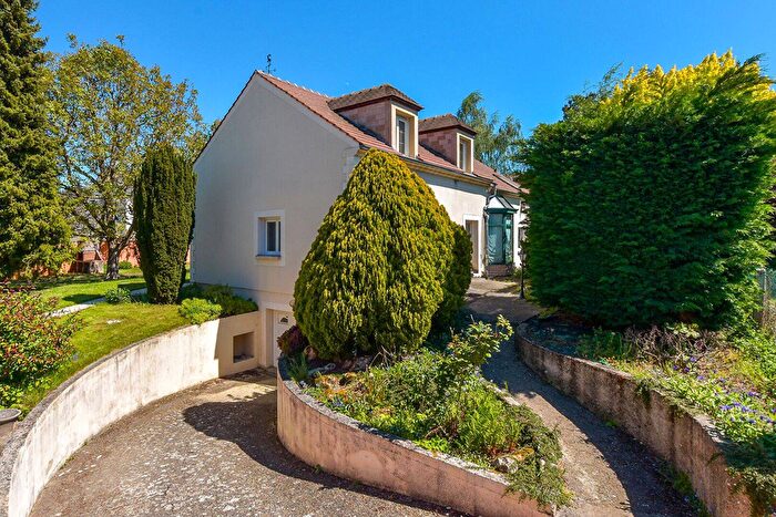 Verneuil-l'Étang : Maison 6 pièces à louer