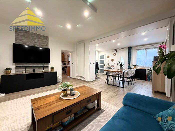 Maison à vendre - Villecresnes - 5 pièces - 3 chambres