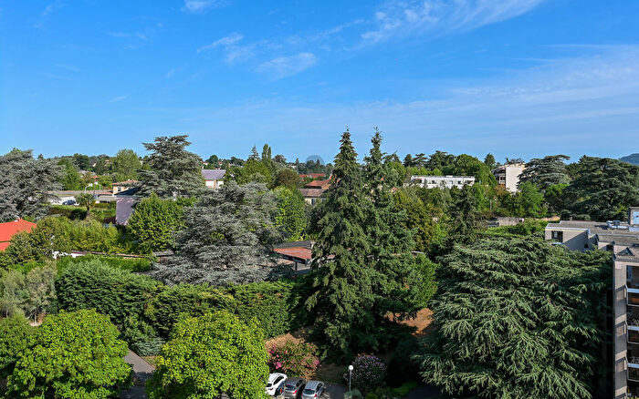 Champagne-au-Mont-d'Or : Appartement 4 pièces à vendre