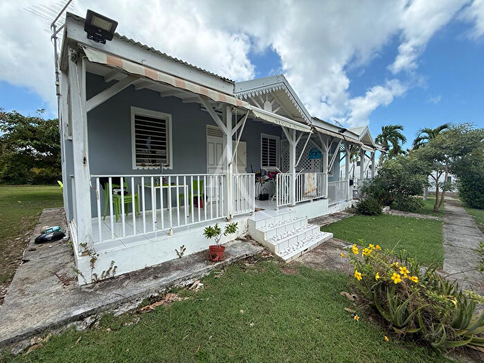 Maison 4 pièces à Saint-François, à vendre