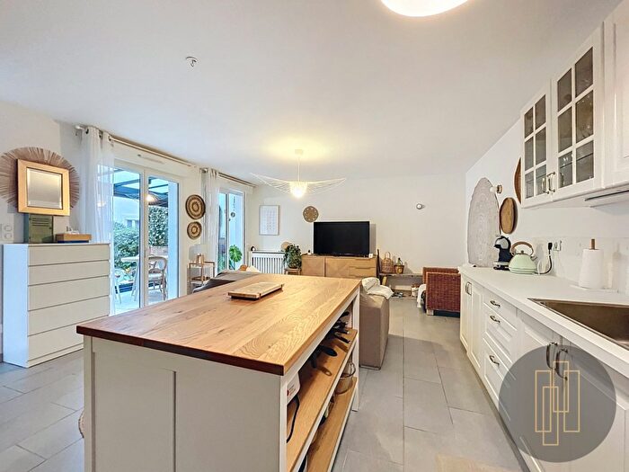 Appartement à vendre - Villeurbanne, Charmettes - 4 pièces - 2 chambres