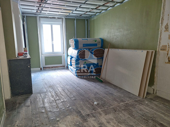 Appartement à vendre - Ambérieu-en-Bugey, Centre-ville - 4 pièces - 2 chambres