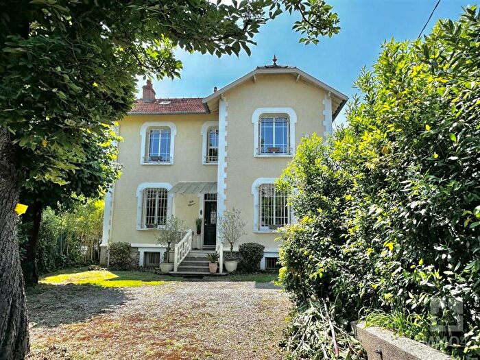 Maison à vendre - Cahors, Centre-ville - 7 pièces - 6 chambres