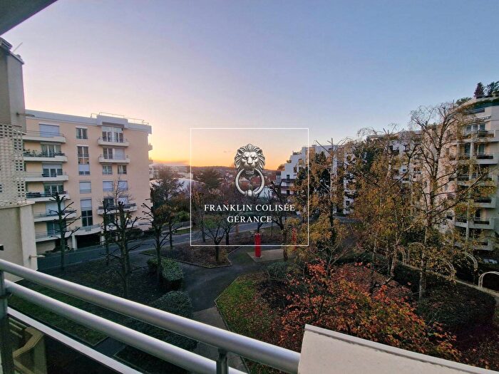 Appartement à louer - Chemins des Vignes, Issy-les-Moulineaux - 4 pièces - 3 chambres