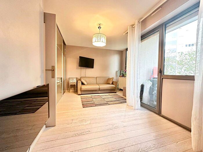 Appartement 1 pièce à louer - Place des Fêtes, Paris 19ème arrondissement
