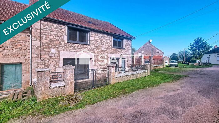 Maison à vendre - La Roche-en-Brenil - 7 pièces - 4 chambres