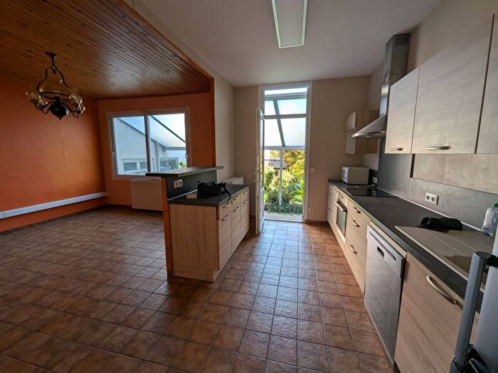 Maison à louer - Castillonnès - 6 pièces - 5 chambres