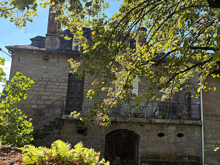 Saint-Aulaire - Maison 7 pièces à vendre