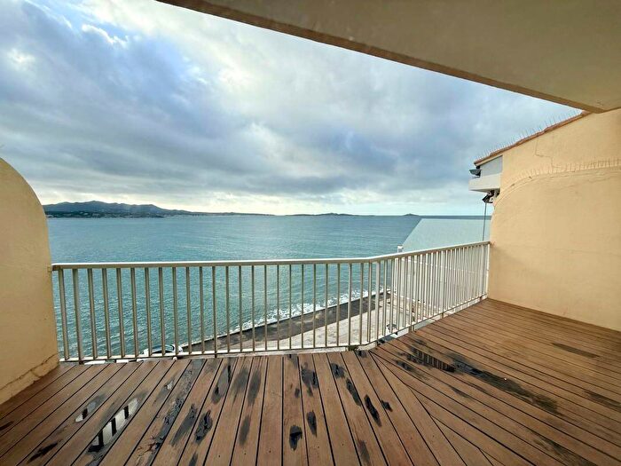 Appartement à louer - Centre Ville, Sanary-sur-Mer - 3 pièces - 2 chambres