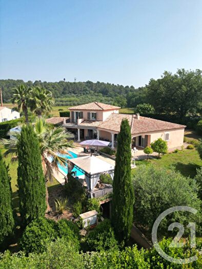 Maison à vendre - Bagnols-en-Forêt - 6 pièces - 5 chambres