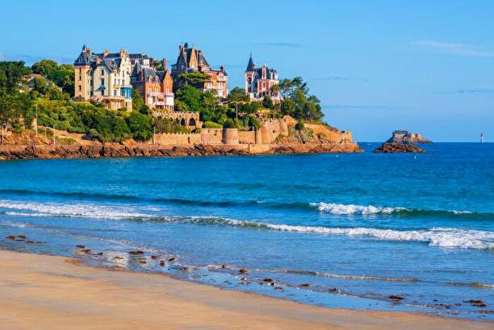 Appartement 4 pièces à vendre - Dinard, Centre-ville, Plage de l'Ecluse, Pointe du Moulinet