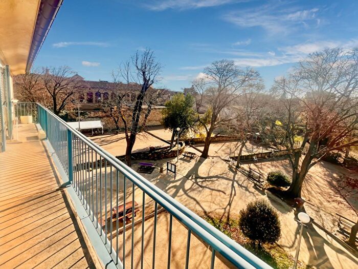 Appartement à vendre - Uzès - 4 pièces - 3 chambres