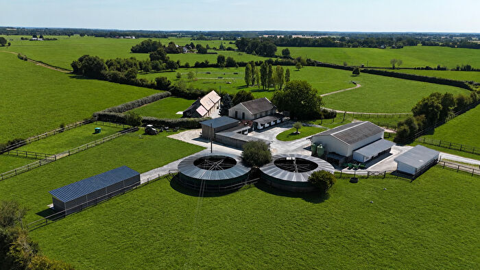 Maison 8 pièces à louer - Genneteil