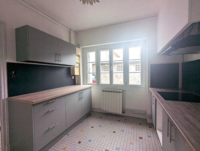 Maison à louer - Mauléon-Licharre - 5 pièces - 3 chambres