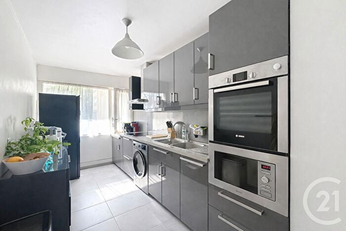 Appartement à vendre - Noisy-le-Grand, Est - 3 pièces - 2 chambres