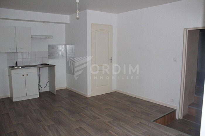 Appartement à louer - Chichée - 2 pièces - 1 chambre