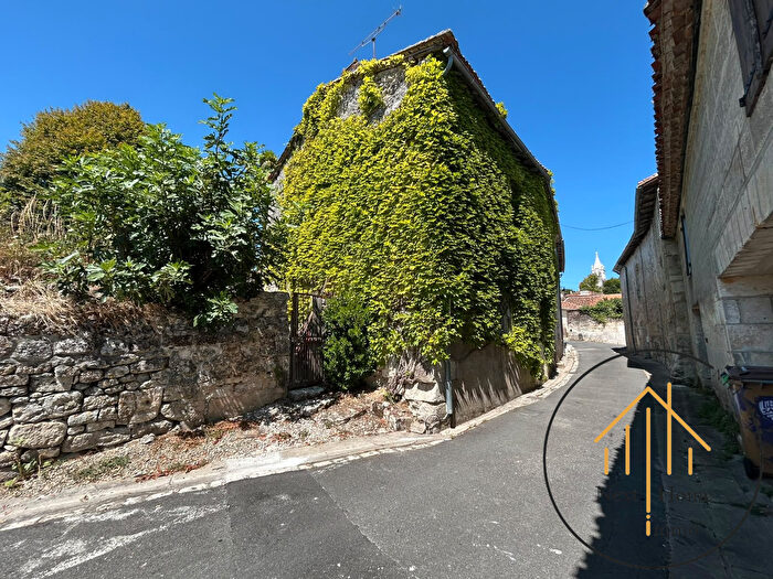 Maison 5 pièces à vendre - Villebois-Lavalette