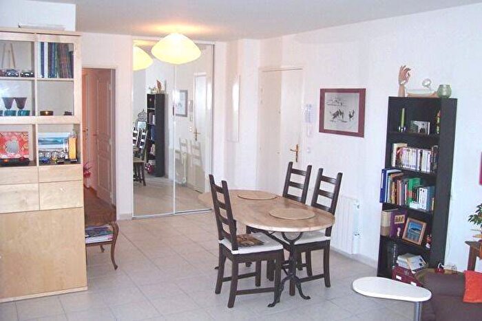Bel Air-Alaï, Francheville : Appartement 2 pièces à louer