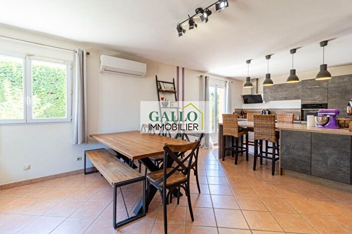 Maison 4 pièces à Villeneuve-de-Marc, à vendre