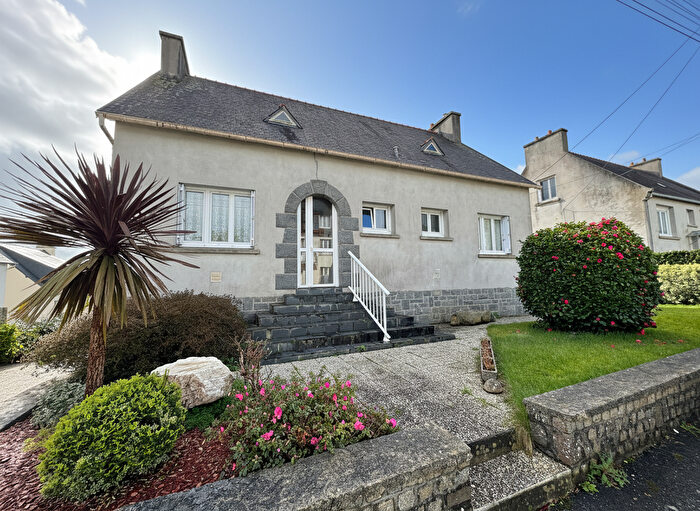 Maison à vendre - Landivisiau - 7 pièces - 5 chambres