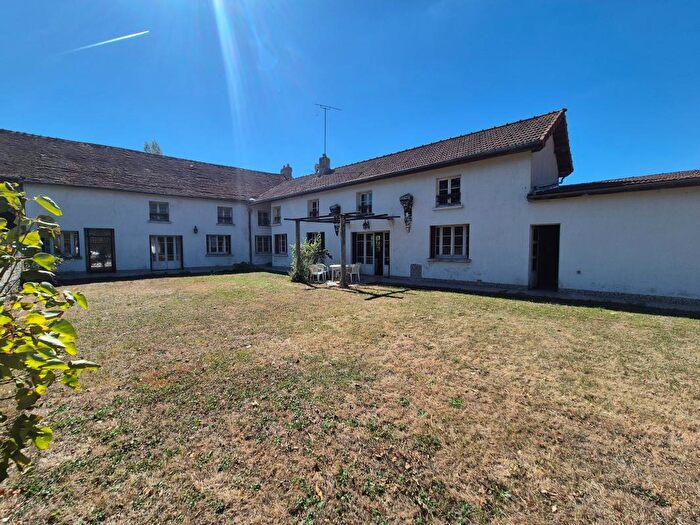 Jouy-le-Châtel : Maison 8 pièces à vendre