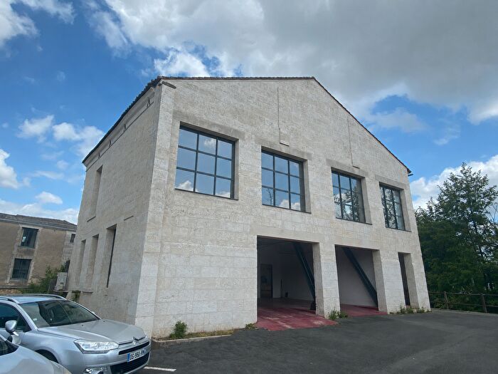 Maison 1 pièce à Gond-Pontouvre, à vendre