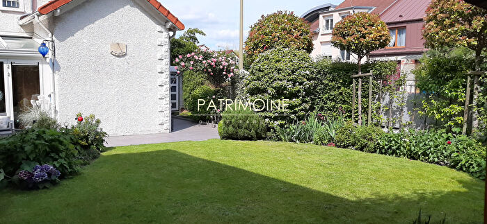 Maison à vendre - Suresnes, République - 7 pièces - 5 chambres