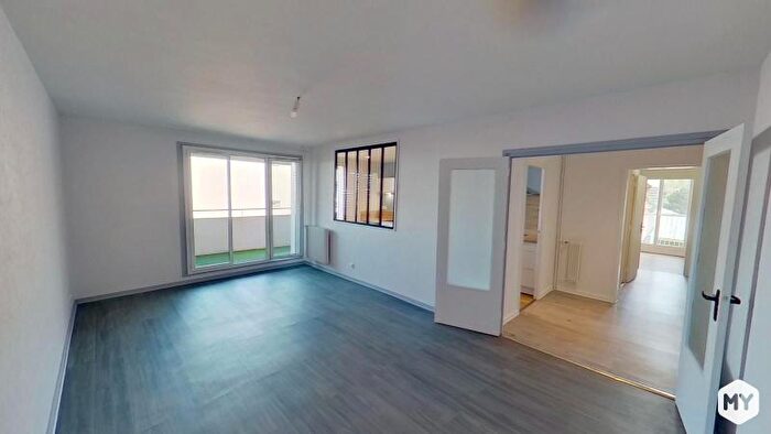 Appartement à louer - Chamalières, Les Roches - 4 pièces - 3 chambres