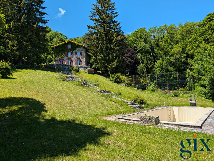 Maison 9 pièces à Noyarey, à vendre