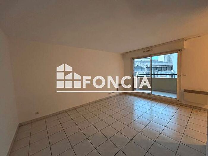 Appartement à louer - Esplanade, Nîmes - 2 pièces - 1 chambre