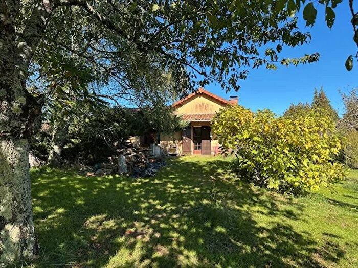 Maison à vendre - Chabanais - 4 pièces - 3 chambres