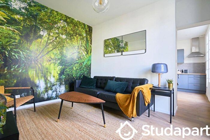 Appartement à louer - Centre Ville, Reims - 1 pièce - 4 chambres