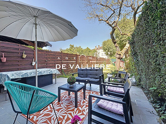 Maison à vendre - Villepreux - 5 pièces - 4 chambres