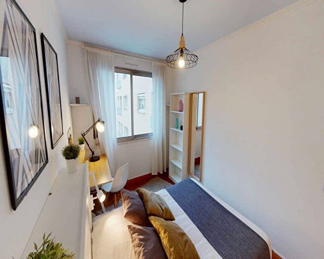 Appartement à louer - Saint Louis, Lyon ème arrondissement - 5 pièces - 7 chambres