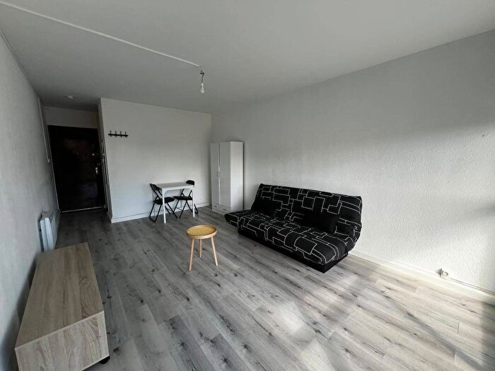 Appartement à louer - Beaucaire, Nîmes - 1 pièce