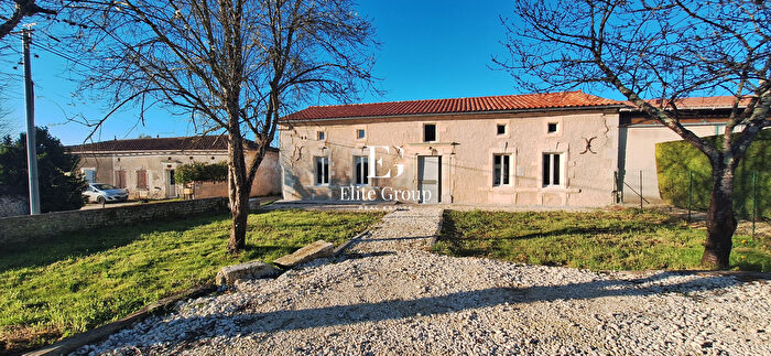 Maison à vendre - Barbezieux-Saint-Hilaire - 4 pièces - 3 chambres