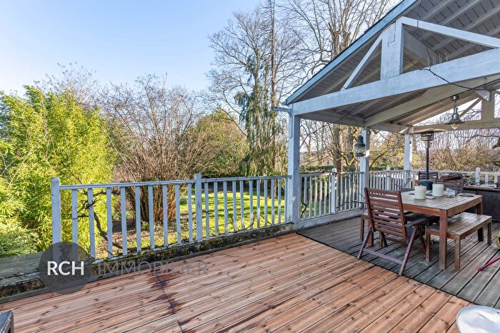 Maison à vendre - Montfort-lAmaury - 7 pièces - 5 chambres