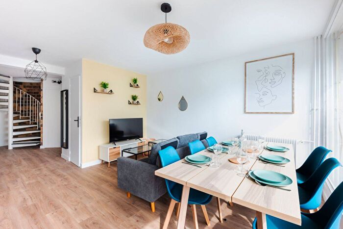 Appartement à louer - Terrasses-Calmette, Orly - 6 pièces - 2 chambres