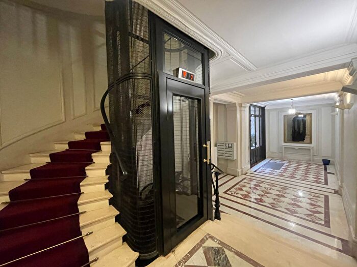 Appartement à louer - Paris ème arrondissement - 6 pièces - 5 chambres