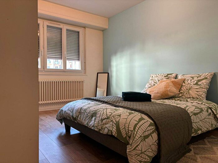 Appartement à louer - Centre, Annemasse - 6 pièces - 5 chambres