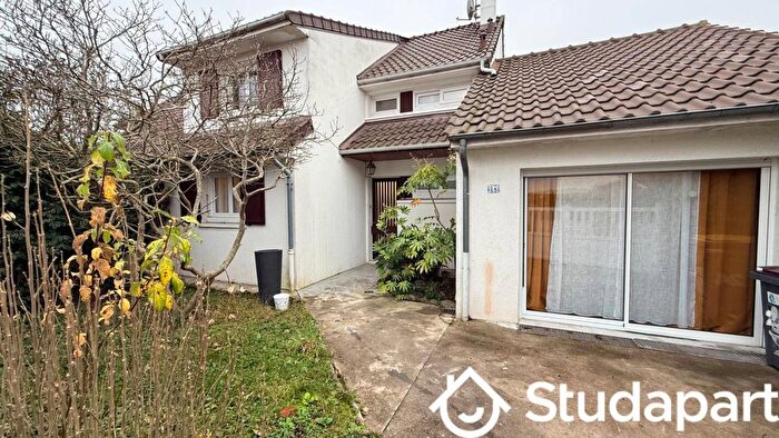 Appartement à louer - Centre Nord, Évry-Courcouronnes - 1 pièce - 5 chambres