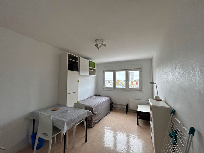 Appartement à louer - Reims, Courlancy, Porte de Paris, Bois dAmour - 1 pièce