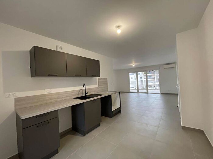 Appartement à louer - Alzo Di Leva, Ajaccio - 4 pièces - 3 chambres